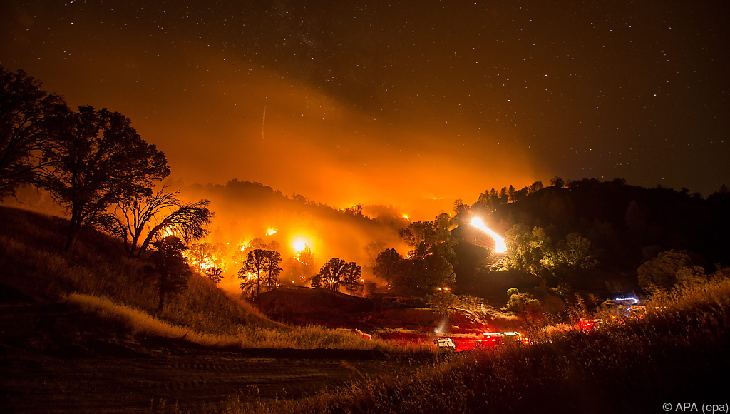 Feuer Sprang In Kalifornien über Den Highway Unsertirol24