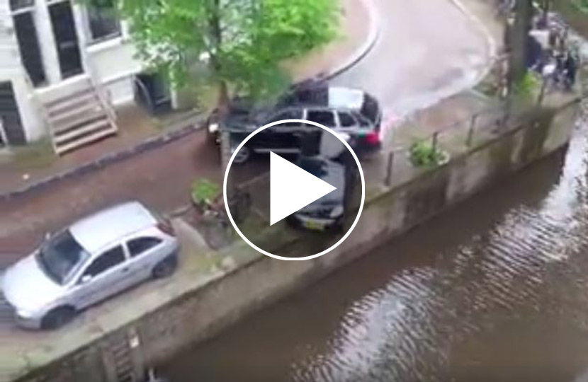Auto wird ins Wasser geschleudert – Video - UnserTirol24