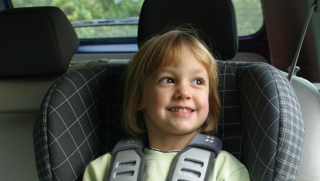 Kinder im Auto oft zu wenig gesichert - UnserTirol24
