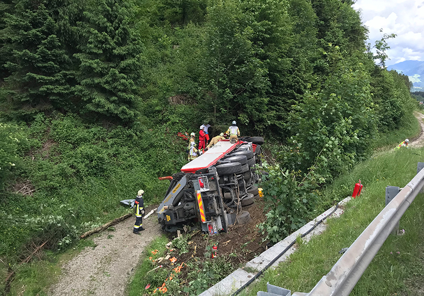 Zwei Lkw prallen frontal aufeinander - UnserTirol24