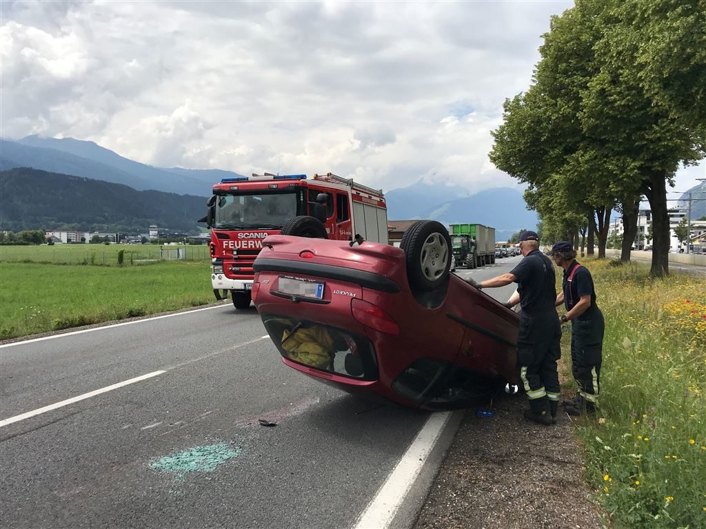 18-Jähriger gerät auf Gegenfahrbahn – Vier Verletzte - UnserTirol24