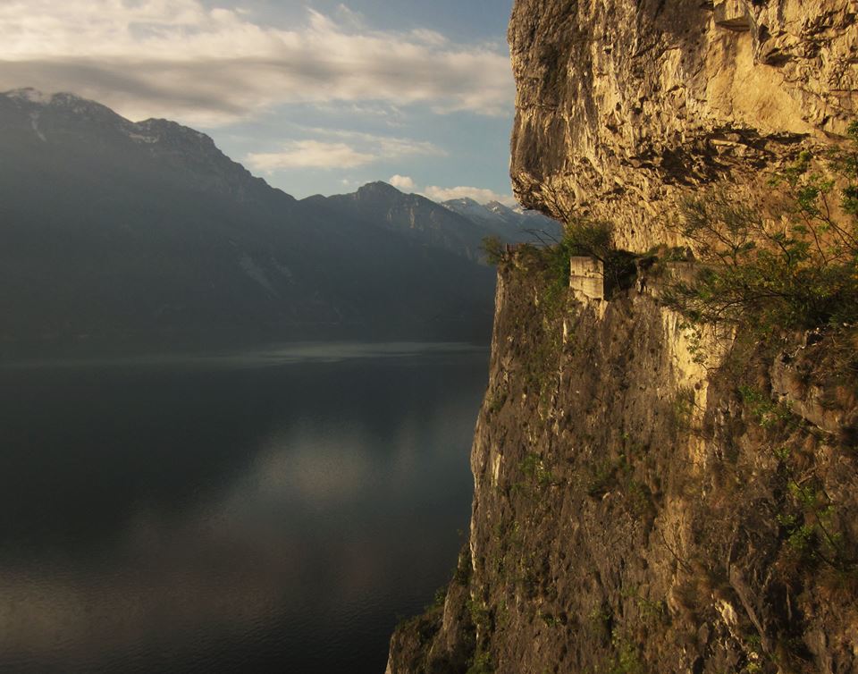 Riapre il Sentiero della Ponale: in bici o a piedi lo spettacolo del ...