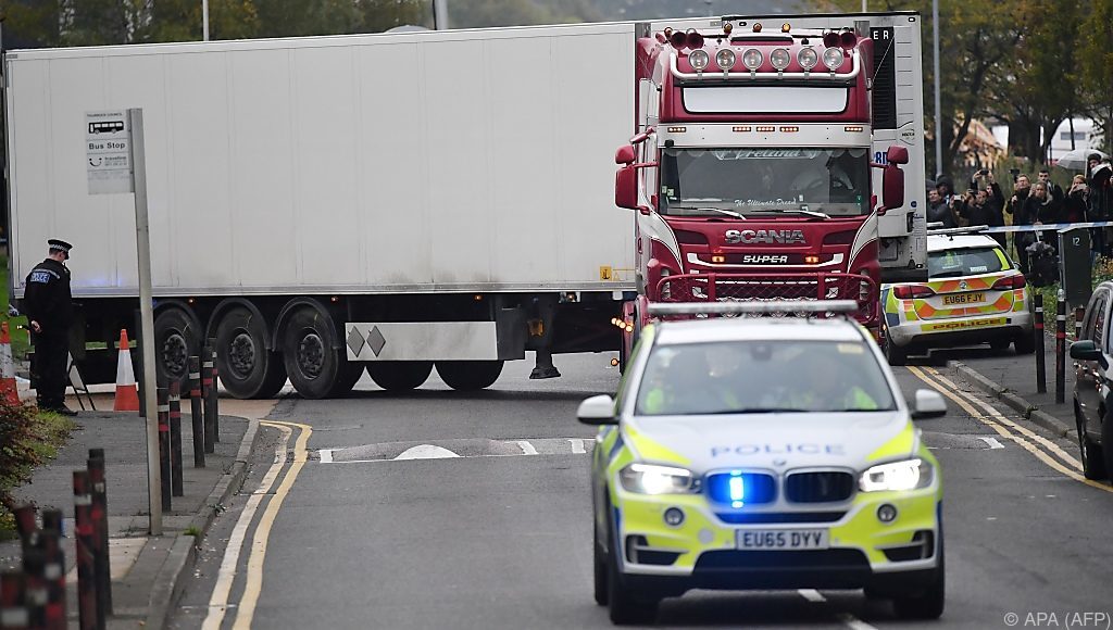 Festnahme von acht Verdächtigen nach Fund von Leichen in Lkw - UnserTirol24 Festnahme von acht Verdächtigen nach Fund von Leichen in Lkw - UnserTirol24