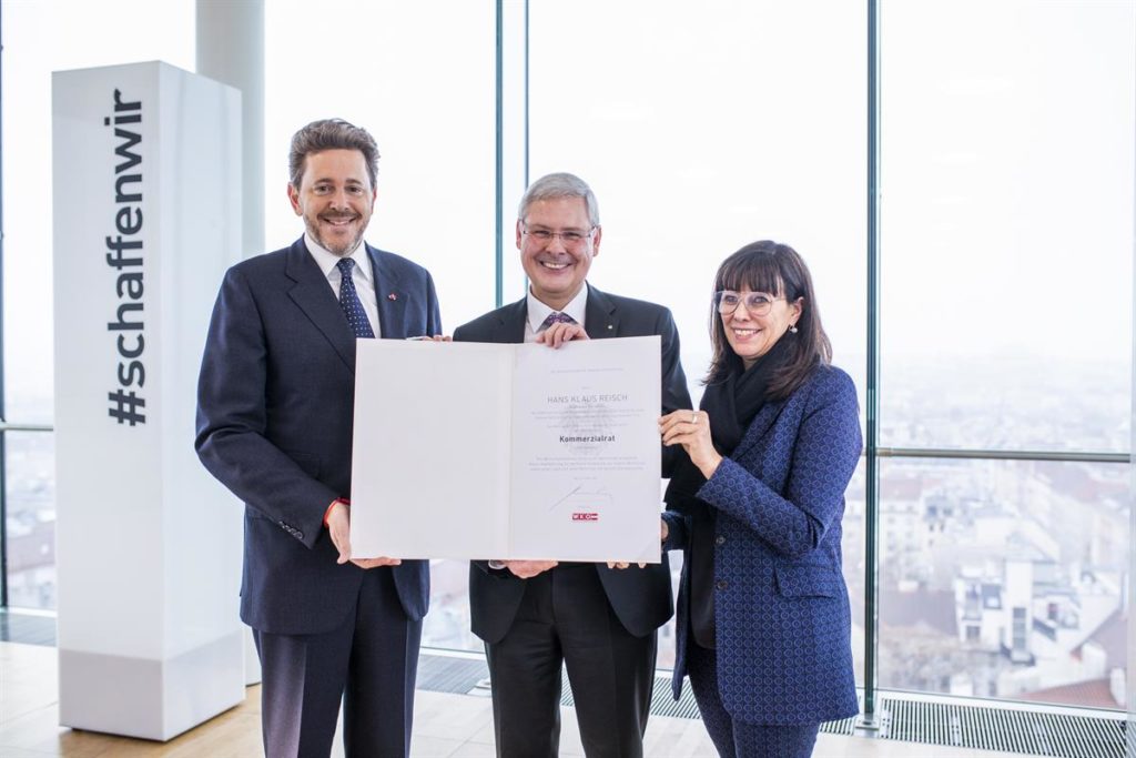 SPAR-Vorstandsdirektor Hans K. Reisch mit dem Kommerzialratstitel ...