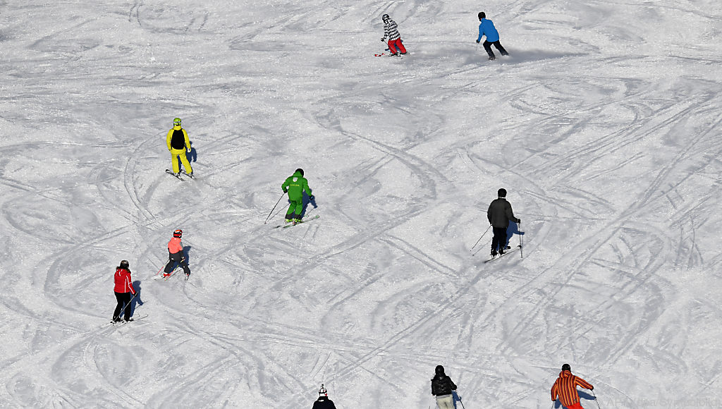 Crash auf der Piste: Verletzte - UnserTirol24