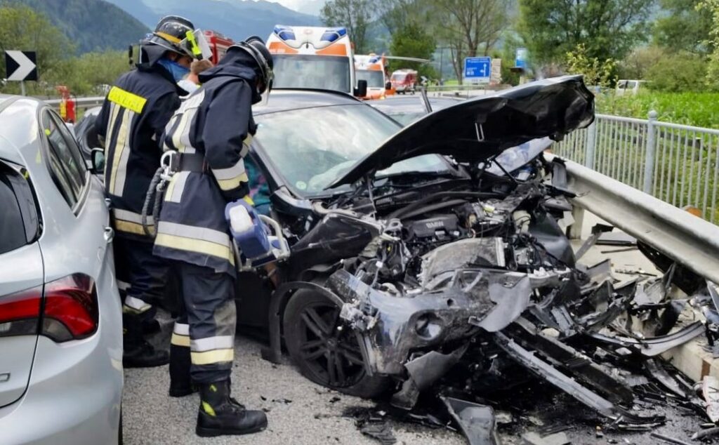 Unfall fordert mehrere Verletzte - UnserTirol24