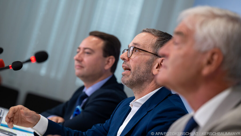 FPÖ setzt wieder auf das Asyl-Thema - UnserTirol24 FPÖ setzt wieder auf das Asyl-Thema - UnserTirol24