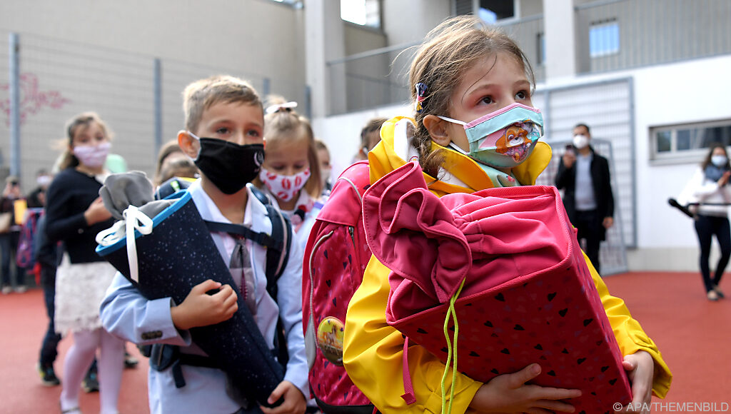 Mit Maske wieder in die Schule - UnserTirol24