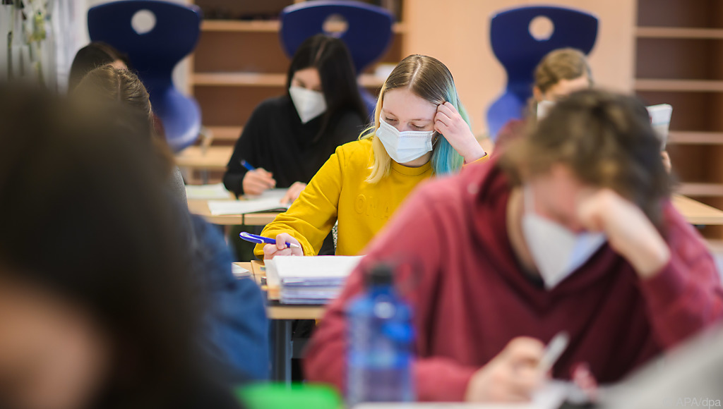 „Geht’s noch?! Maskenpflicht im Unterricht soll bis zum Ende des ...