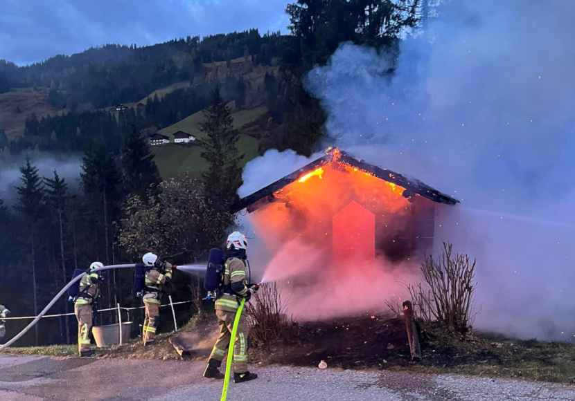 Holzkapelle in Vollbrand - UnserTirol24