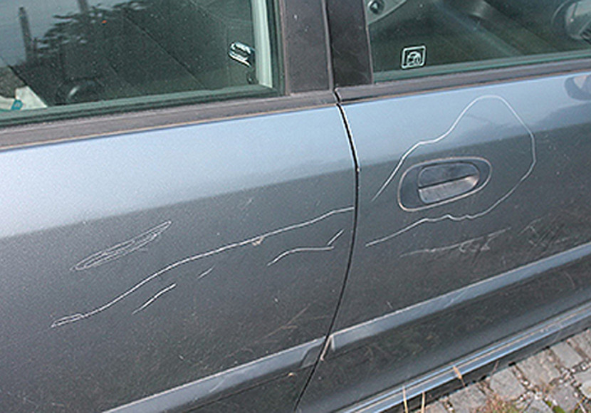 Pkw wird Ziel von Vandalen - UnserTirol24