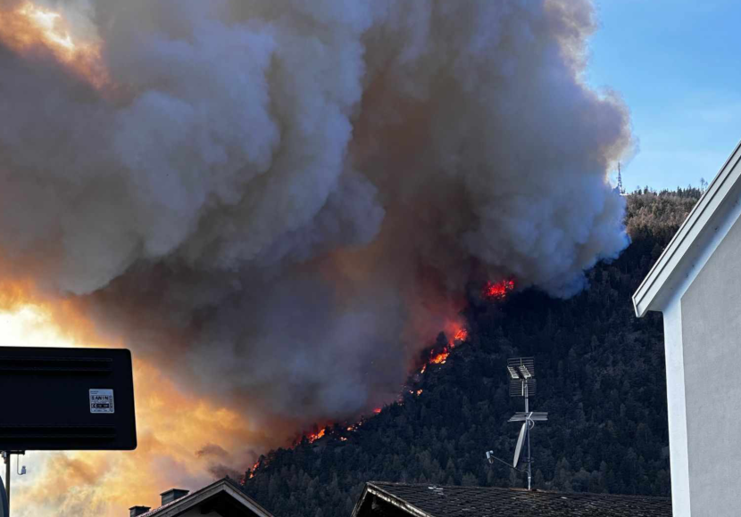 Waldbrand in Prad: Tag zwei im Kampf gegen das Feuer - UnserTirol24