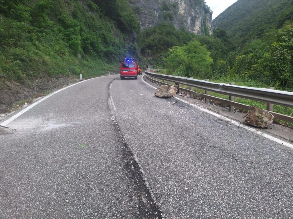 Crollo di massi al Bus de Vela - UnserTirol24